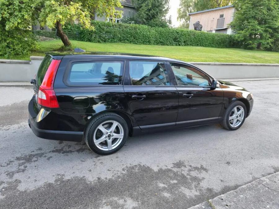 Black Volvo V70 2010 in Jekabpils, with an engine capacity of 2.40 L and mileage of 289 thousand km for 6250 €, photo 7 on AUTOMOTO.COM.LV