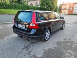 Black Volvo V70 2010 in Jekabpils, with an engine capacity of 2.40 L and mileage of 289 thousand km for 6250 €, photo 8 on AUTOMOTO.COM.LV