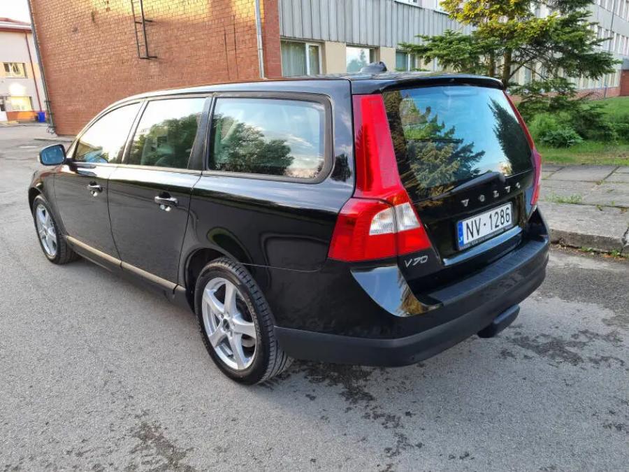 Black Volvo V70 2010 in Jekabpils, with an engine capacity of 2.40 L and mileage of 289 thousand km for 6250 €, photo 10 on AUTOMOTO.COM.LV