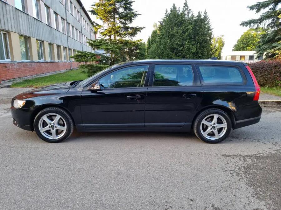 Black Volvo V70 2010 in Jekabpils, with an engine capacity of 2.40 L and mileage of 289 thousand km for 6250 €, photo 12 on AUTOMOTO.COM.LV