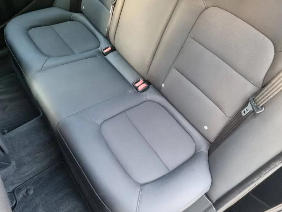 Black Volvo V70 2010 in Jekabpils, with an engine capacity of 2.40 L and mileage of 289 thousand km for 6250 €, photo 16 on AUTOMOTO.COM.LV
