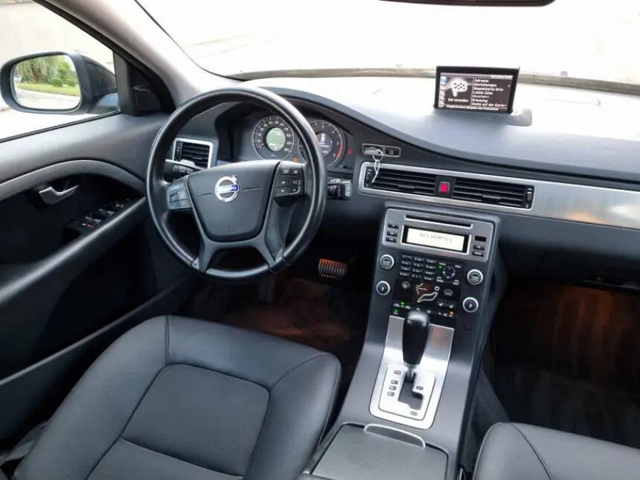 Black Volvo V70 2010 in Jekabpils, with an engine capacity of 2.40 L and mileage of 289 thousand km for 6250 €, photo 20 on AUTOMOTO.COM.LV