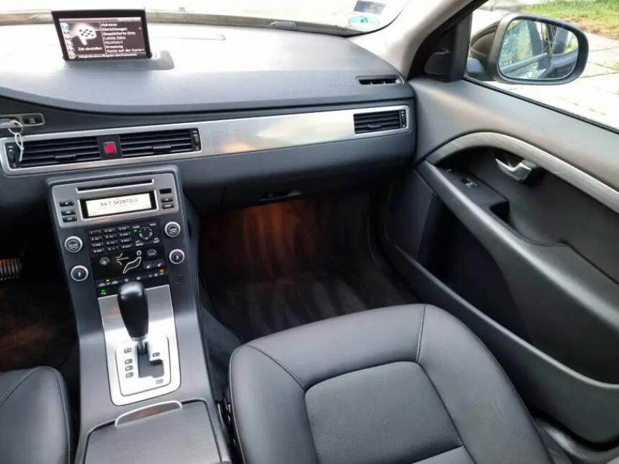 Black Volvo V70 2010 in Jekabpils, with an engine capacity of 2.40 L and mileage of 289 thousand km for 6250 €, photo 21 on AUTOMOTO.COM.LV