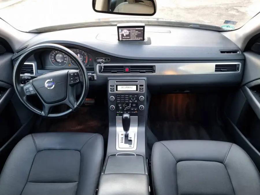 Black Volvo V70 2010 in Jekabpils, with an engine capacity of 2.40 L and mileage of 289 thousand km for 6250 €, photo 23 on AUTOMOTO.COM.LV