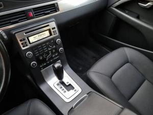 Black Volvo V70 2010 in Jekabpils, with an engine capacity of 2.40 L and mileage of 289 thousand km for 6250 €, photo 27 on AUTOMOTO.COM.LV