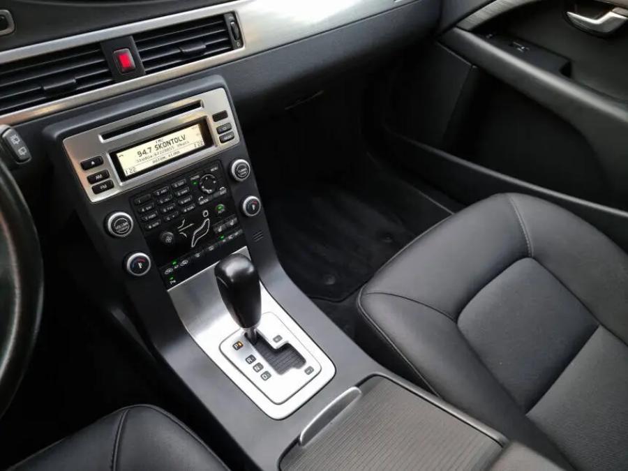 Black Volvo V70 2010 in Jekabpils, with an engine capacity of 2.40 L and mileage of 289 thousand km for 6250 €, photo 27 on AUTOMOTO.COM.LV
