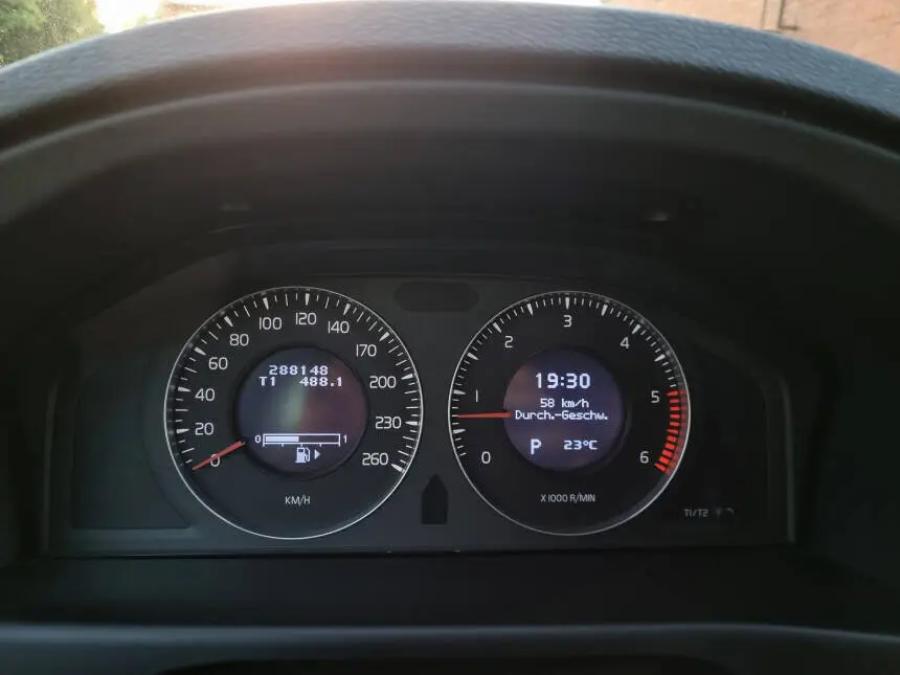 Black Volvo V70 2010 in Jekabpils, with an engine capacity of 2.40 L and mileage of 289 thousand km for 6250 €, photo 28 on AUTOMOTO.COM.LV