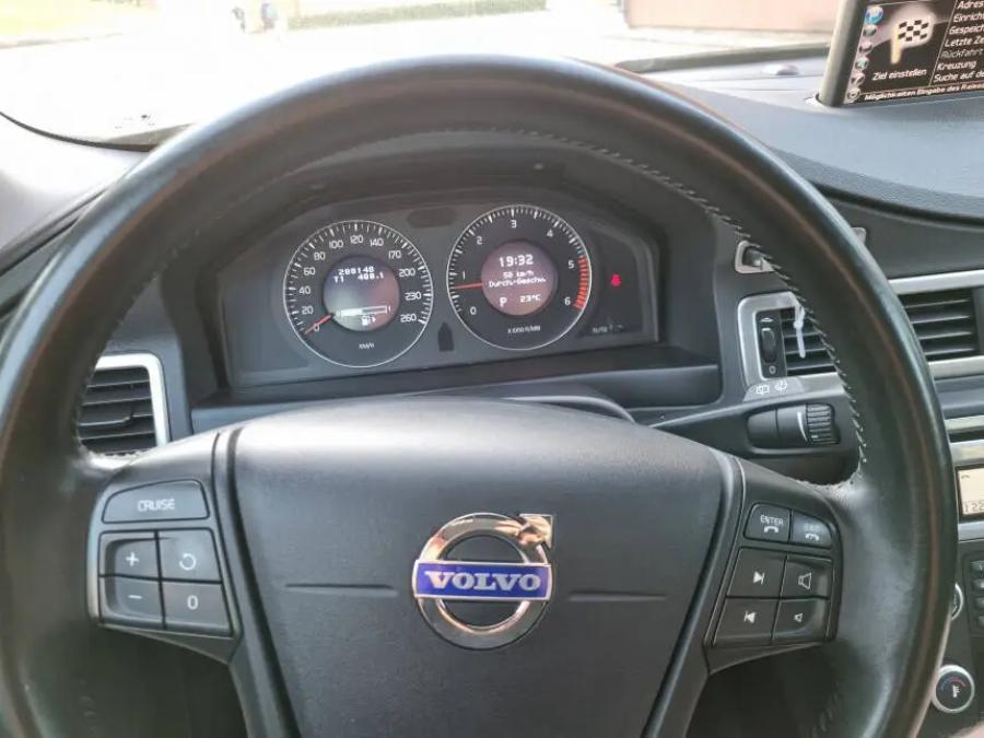 Black Volvo V70 2010 in Jekabpils, with an engine capacity of 2.40 L and mileage of 289 thousand km for 6250 €, photo 29 on AUTOMOTO.COM.LV