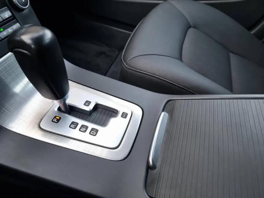 Black Volvo V70 2010 in Jekabpils, with an engine capacity of 2.40 L and mileage of 289 thousand km for 6250 €, photo 34 on AUTOMOTO.COM.LV