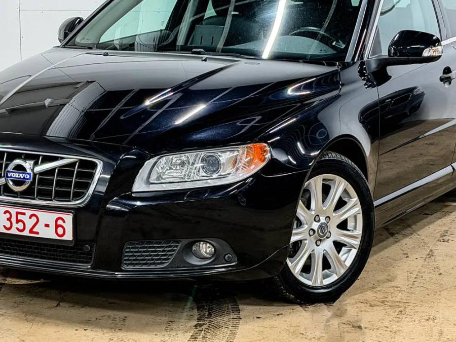 Black Volvo V70 2010 in Jurmala, with an engine capacity of 2.00 L and mileage of 293 thousand km for 6750 €, photo 3 on AUTOMOTO.COM.LV