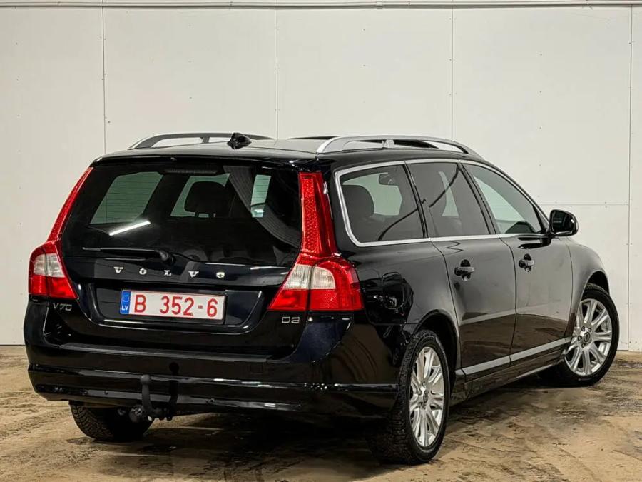 Black Volvo V70 2010 in Jurmala, with an engine capacity of 2.00 L and mileage of 293 thousand km for 6750 €, photo 7 on AUTOMOTO.COM.LV