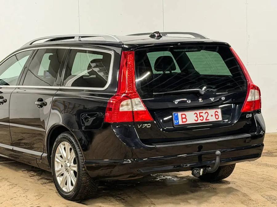 Black Volvo V70 2010 in Jurmala, with an engine capacity of 2.00 L and mileage of 293 thousand km for 6750 €, photo 10 on AUTOMOTO.COM.LV