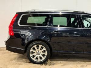 Black Volvo V70 2010 in Jurmala, with an engine capacity of 2.00 L and mileage of 293 thousand km for 6750 €, photo 12 on AUTOMOTO.COM.LV
