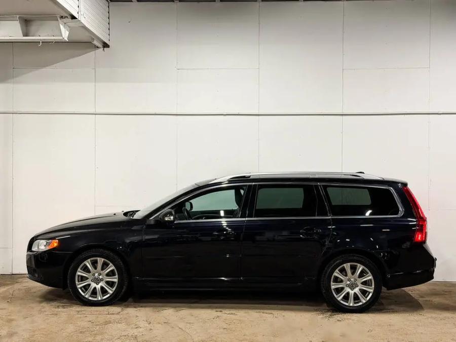 Black Volvo V70 2010 in Jurmala, with an engine capacity of 2.00 L and mileage of 293 thousand km for 6750 €, photo 14 on AUTOMOTO.COM.LV