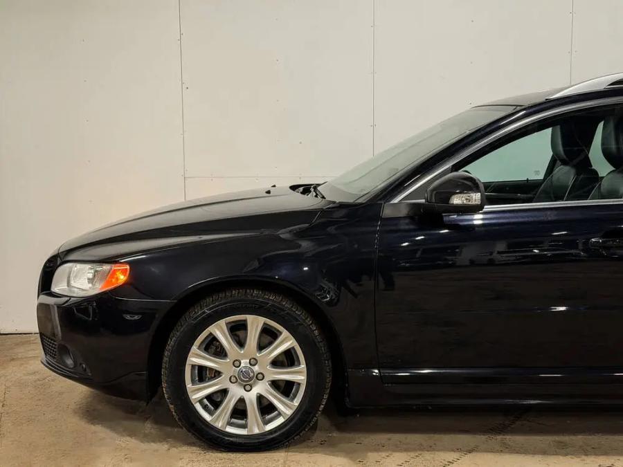 Black Volvo V70 2010 in Jurmala, with an engine capacity of 2.00 L and mileage of 293 thousand km for 6750 €, photo 15 on AUTOMOTO.COM.LV