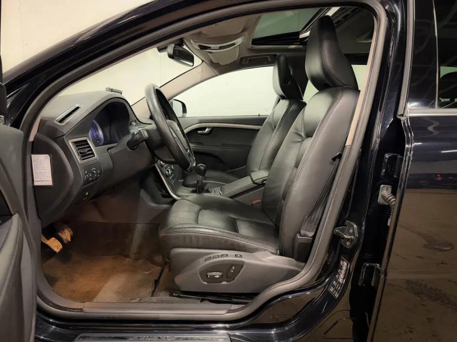 Black Volvo V70 2010 in Jurmala, with an engine capacity of 2.00 L and mileage of 293 thousand km for 6750 €, photo 17 on AUTOMOTO.COM.LV