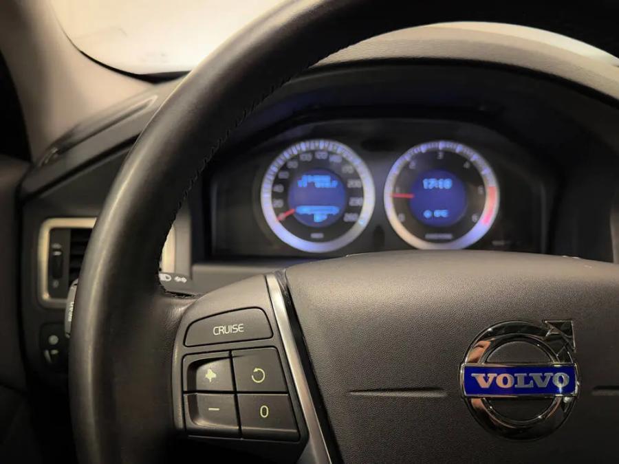 Black Volvo V70 2010 in Jurmala, with an engine capacity of 2.00 L and mileage of 293 thousand km for 6750 €, photo 27 on AUTOMOTO.COM.LV