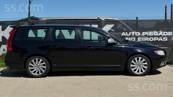 Melns Volvo V70 2010 Liepāja, ar dzinēja tilpumu 2.00 L un nobraukumu 385 tūkst. km par 4950 €, foto 3 vietnē AUTOMOTO.COM.LV
