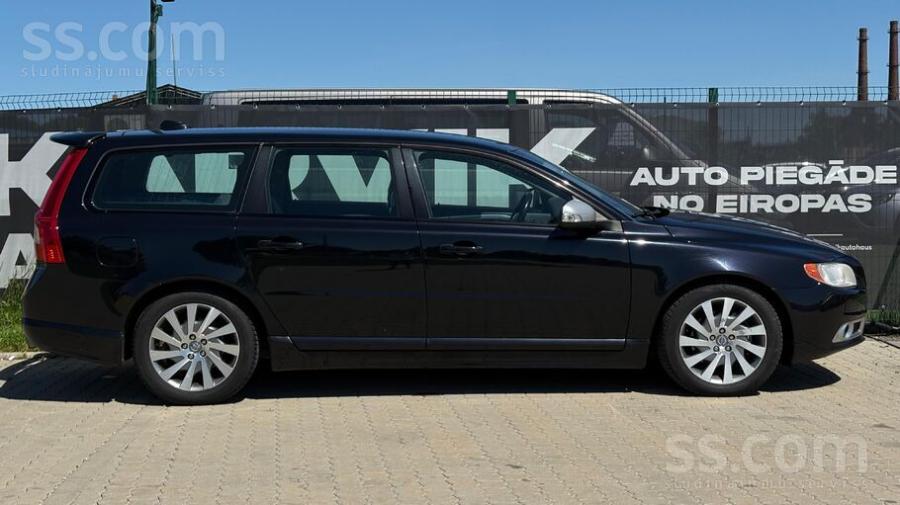 Melns Volvo V70 2010 Liepāja, ar dzinēja tilpumu 2.00 L un nobraukumu 385 tūkst. km par 4950 €, foto 4 vietnē AUTOMOTO.COM.LV