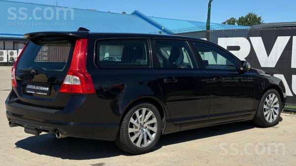 Melns Volvo V70 2010 Liepāja, ar dzinēja tilpumu 2.00 L un nobraukumu 385 tūkst. km par 4950 €, foto 4 vietnē AUTOMOTO.COM.LV