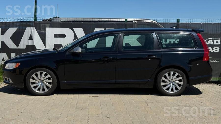 Melns Volvo V70 2010 Liepāja, ar dzinēja tilpumu 2.00 L un nobraukumu 385 tūkst. km par 4950 €, foto 8 vietnē AUTOMOTO.COM.LV