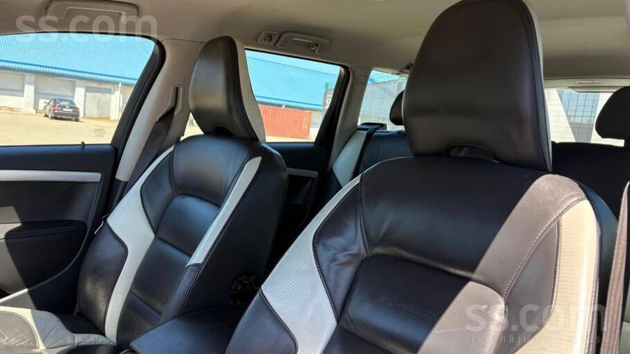 Melns Volvo V70 2010 Liepāja, ar dzinēja tilpumu 2.00 L un nobraukumu 385 tūkst. km par 4950 €, foto 11 vietnē AUTOMOTO.COM.LV