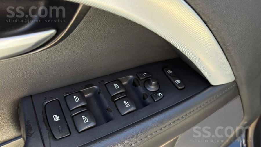 Melns Volvo V70 2010 Liepāja, ar dzinēja tilpumu 2.00 L un nobraukumu 385 tūkst. km par 4950 €, foto 12 vietnē AUTOMOTO.COM.LV