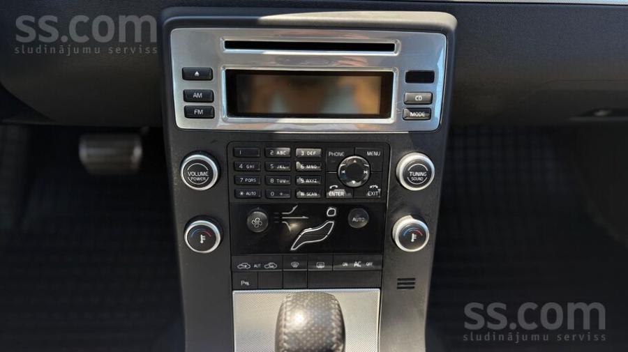 Melns Volvo V70 2010 Liepāja, ar dzinēja tilpumu 2.00 L un nobraukumu 385 tūkst. km par 4950 €, foto 15 vietnē AUTOMOTO.COM.LV