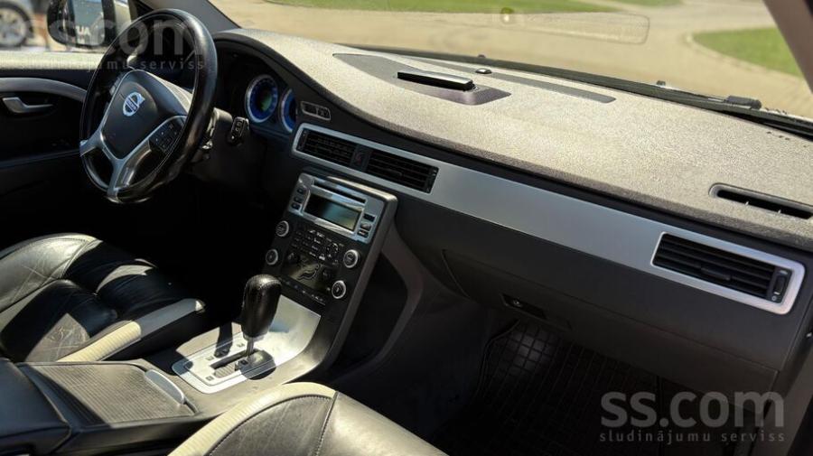 Melns Volvo V70 2010 Liepāja, ar dzinēja tilpumu 2.00 L un nobraukumu 385 tūkst. km par 4950 €, foto 18 vietnē AUTOMOTO.COM.LV