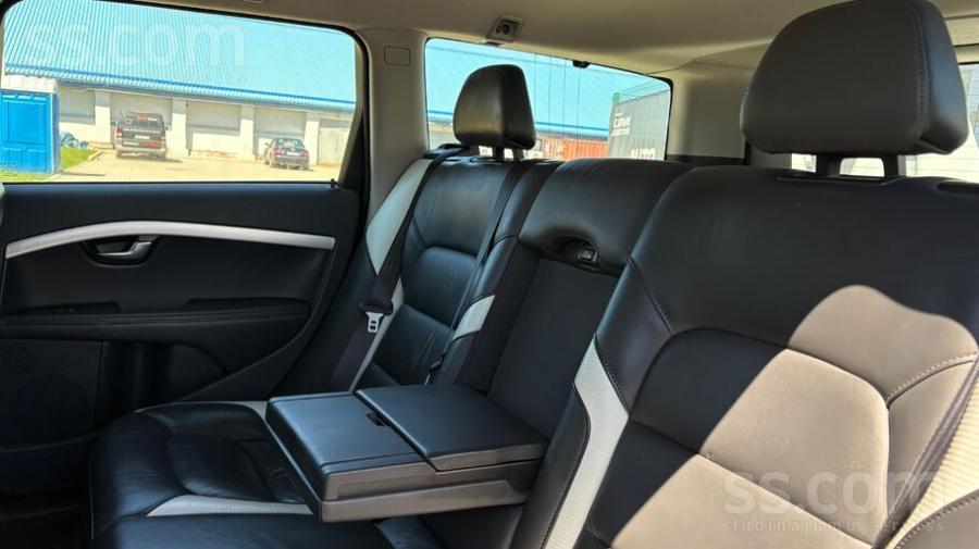 Melns Volvo V70 2010 Liepāja, ar dzinēja tilpumu 2.00 L un nobraukumu 385 tūkst. km par 4950 €, foto 22 vietnē AUTOMOTO.COM.LV