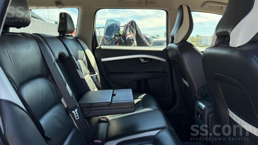Melns Volvo V70 2010 Liepāja, ar dzinēja tilpumu 2.00 L un nobraukumu 385 tūkst. km par 4950 €, foto 23 vietnē AUTOMOTO.COM.LV