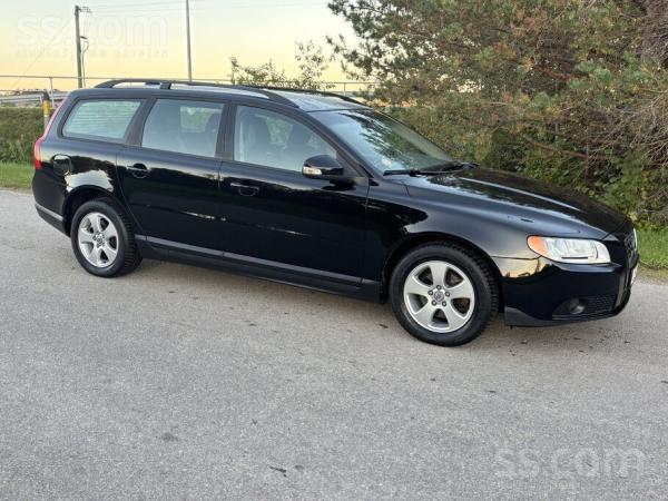 Melns Volvo V70 2010 Jēkabpils, ar dzinēja tilpumu 2.40 L un nobraukumu 322 tūkst. km par 5450 €, foto 3 vietnē AUTOMOTO.COM.LV