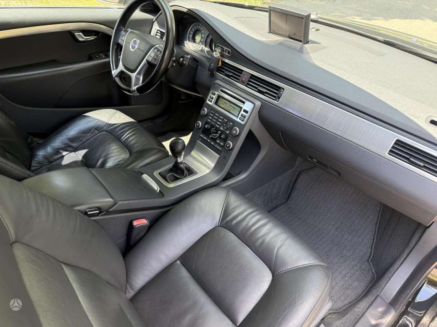 Melns Volvo V70 2010 Kazlų Rūda, ar dzinēja tilpumu 2.00 L un nobraukumu 287 tūkst. km par 3999 €, foto 13 vietnē AUTOMOTO.COM.LV