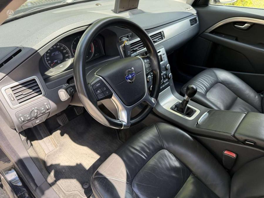 Melns Volvo V70 2010 Kazlų Rūda, ar dzinēja tilpumu 2.00 L un nobraukumu 287 tūkst. km par 3999 €, foto 14 vietnē AUTOMOTO.COM.LV