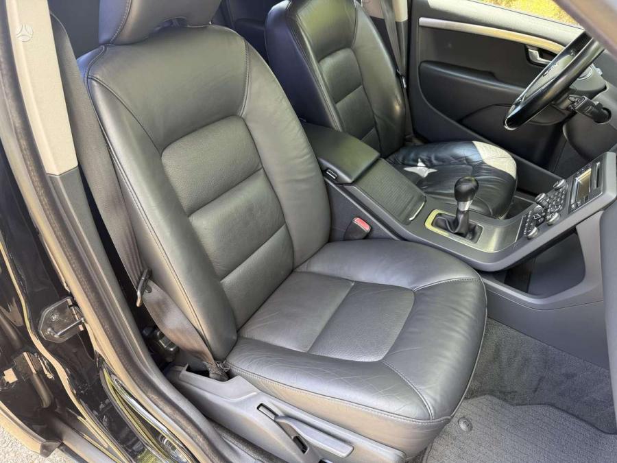 Melns Volvo V70 2010 Kazlų Rūda, ar dzinēja tilpumu 2.00 L un nobraukumu 287 tūkst. km par 3999 €, foto 16 vietnē AUTOMOTO.COM.LV