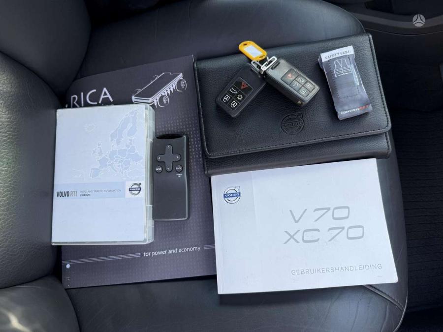 Melns Volvo V70 2010 Kazlų Rūda, ar dzinēja tilpumu 2.00 L un nobraukumu 287 tūkst. km par 3999 €, foto 23 vietnē AUTOMOTO.COM.LV