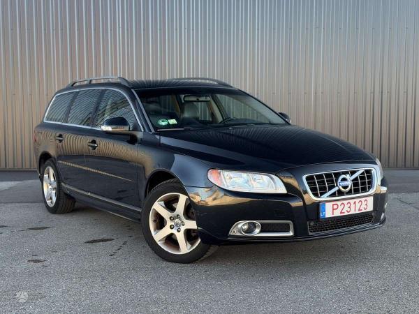Melns Volvo V70 2010 Mažeikiai, ar dzinēja tilpumu 2.40 L un nobraukumu 318 tūkst. km par 4600 €, foto 2 vietnē AUTOMOTO.COM.LV