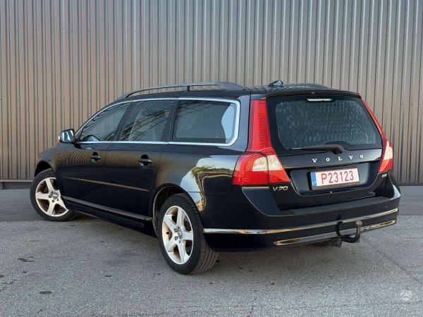 Melns Volvo V70 2010 Mažeikiai, ar dzinēja tilpumu 2.40 L un nobraukumu 318 tūkst. km par 4600 €, foto 4 vietnē AUTOMOTO.COM.LV