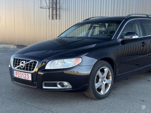 Melns Volvo V70 2010 Mažeikiai, ar dzinēja tilpumu 2.40 L un nobraukumu 318 tūkst. km par 4600 €, foto 5 vietnē AUTOMOTO.COM.LV
