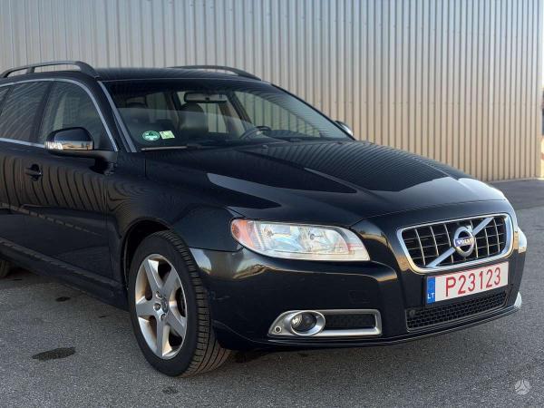 Melns Volvo V70 2010 Mažeikiai, ar dzinēja tilpumu 2.40 L un nobraukumu 318 tūkst. km par 4600 €, foto 7 vietnē AUTOMOTO.COM.LV