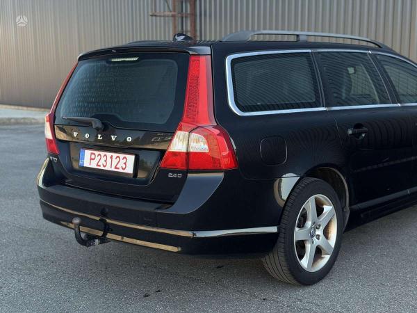 Melns Volvo V70 2010 Mažeikiai, ar dzinēja tilpumu 2.40 L un nobraukumu 318 tūkst. km par 4600 €, foto 8 vietnē AUTOMOTO.COM.LV