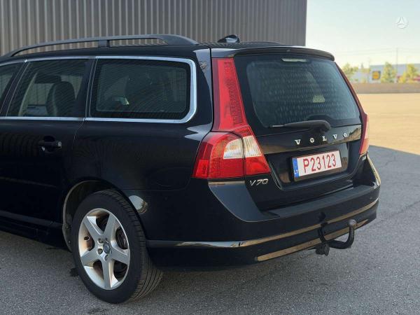 Melns Volvo V70 2010 Mažeikiai, ar dzinēja tilpumu 2.40 L un nobraukumu 318 tūkst. km par 4600 €, foto 10 vietnē AUTOMOTO.COM.LV
