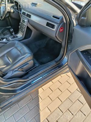 Black Volvo V70 2010 in Riga, with an engine capacity of 2.00 L and mileage of 330 thousand km for 2200 €, photo  on AUTOMOTO.COM.LV