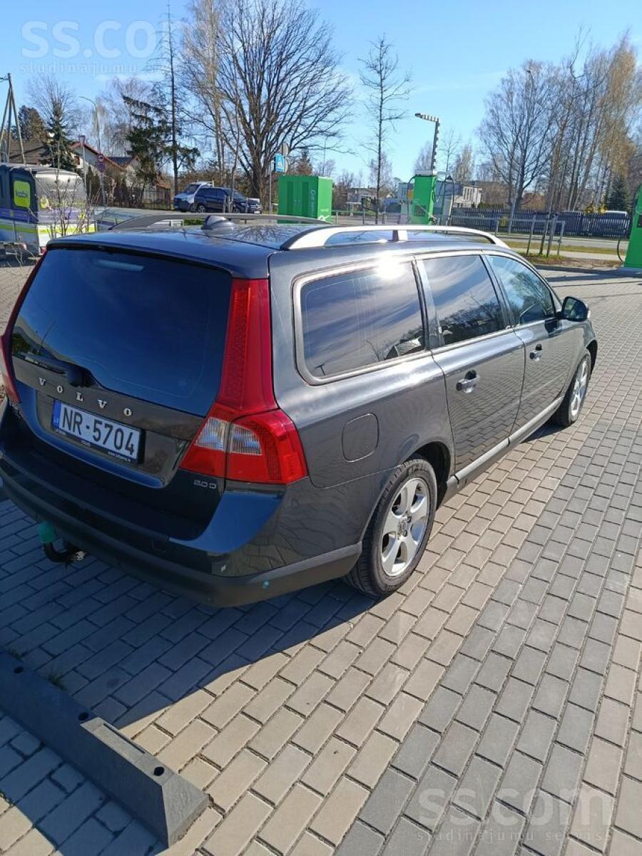 Black Volvo V70 2010 in Riga, with an engine capacity of 2.00 L and mileage of 330 thousand km for 2200 €, photo 3 on AUTOMOTO.COM.LV