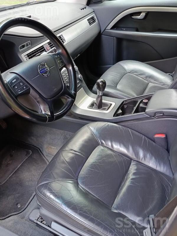 Melns Volvo V70 2010 Rīga, ar dzinēja tilpumu 2.00 L un nobraukumu 330 tūkst. km par 2200 €, foto 3 vietnē AUTOMOTO.COM.LV