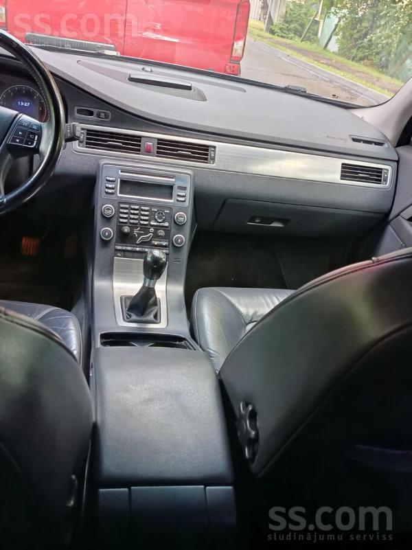 Melns Volvo V70 2010 Rīga, ar dzinēja tilpumu 2.00 L un nobraukumu 330 tūkst. km par 2200 €, foto 4 vietnē AUTOMOTO.COM.LV