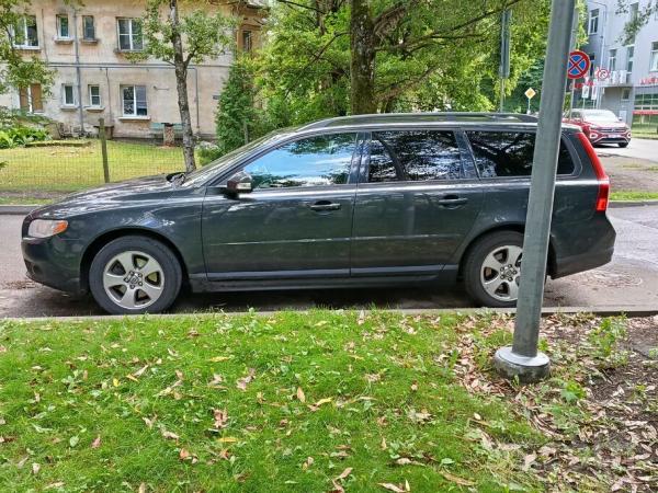 Melns Volvo V70 2010 Rīga, ar dzinēja tilpumu 2.00 L un nobraukumu 330 tūkst. km par 2200 €, foto 5 vietnē AUTOMOTO.COM.LV