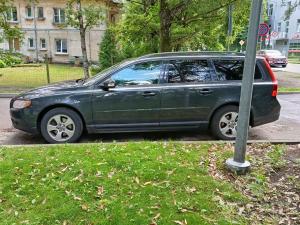 Black Volvo V70 2010 in Riga, with an engine capacity of 2.00 L and mileage of 330 thousand km for 2200 €, photo 6 on AUTOMOTO.COM.LV