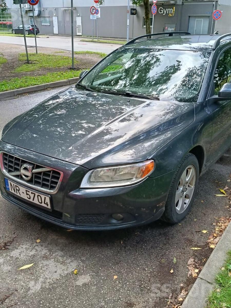 Black Volvo V70 2010 in Riga, with an engine capacity of 2.00 L and mileage of 330 thousand km for 2200 €, photo 7 on AUTOMOTO.COM.LV