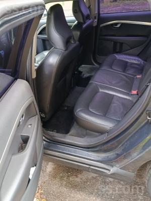 Black Volvo V70 2010 in Riga, with an engine capacity of 2.00 L and mileage of 330 thousand km for 2200 €, photo 8 on AUTOMOTO.COM.LV